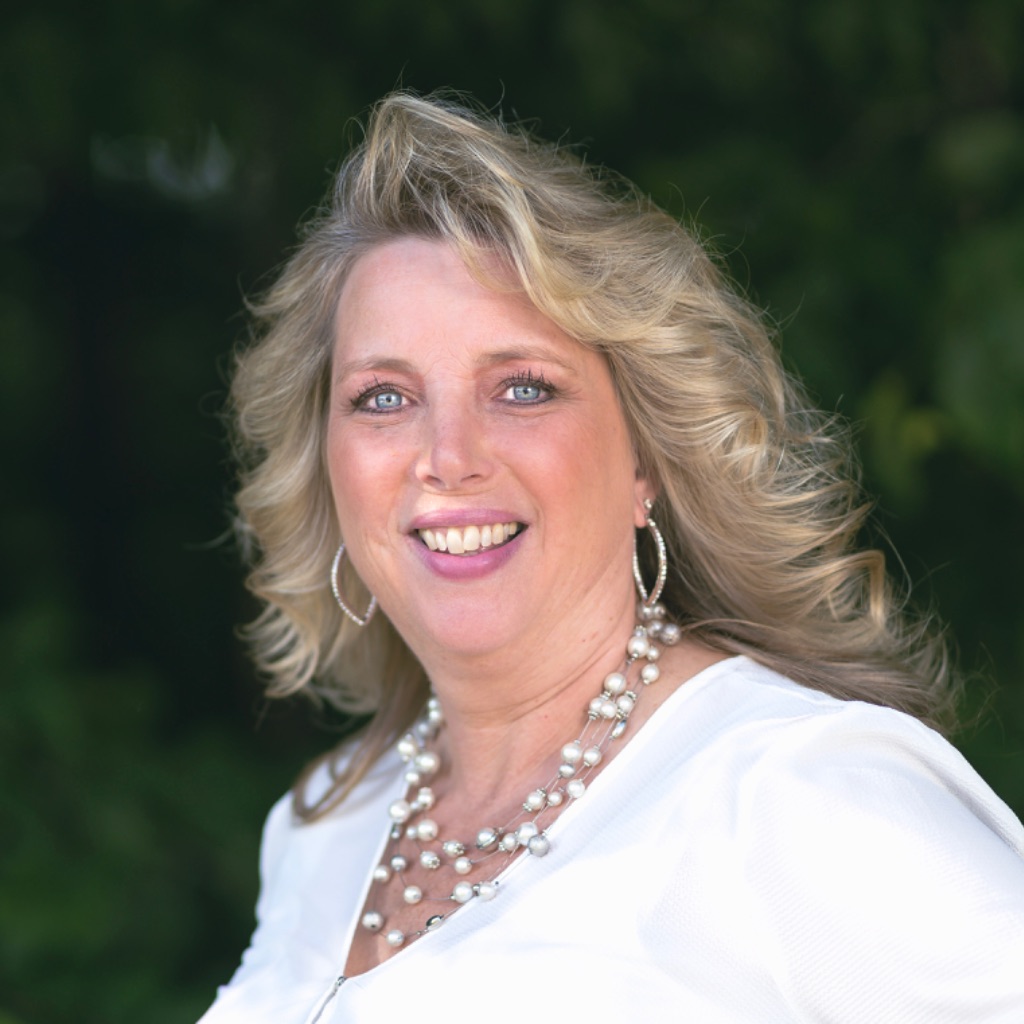 Kathy Showers Bio